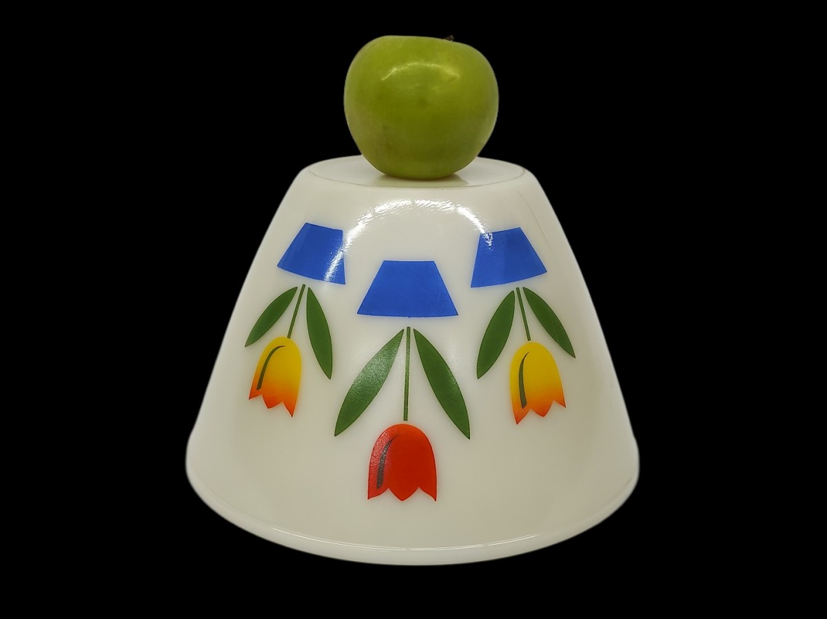 Joli bol Fire King décoré de tulipes, vaisselle
