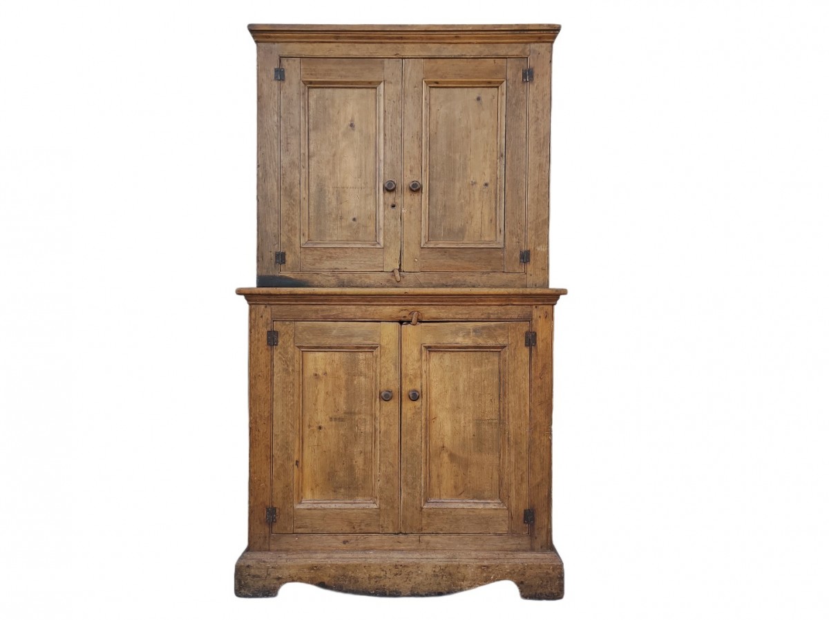 Belle armoire 2 corps, garde-manger en pin, 4 caissons creux, clous carrés
