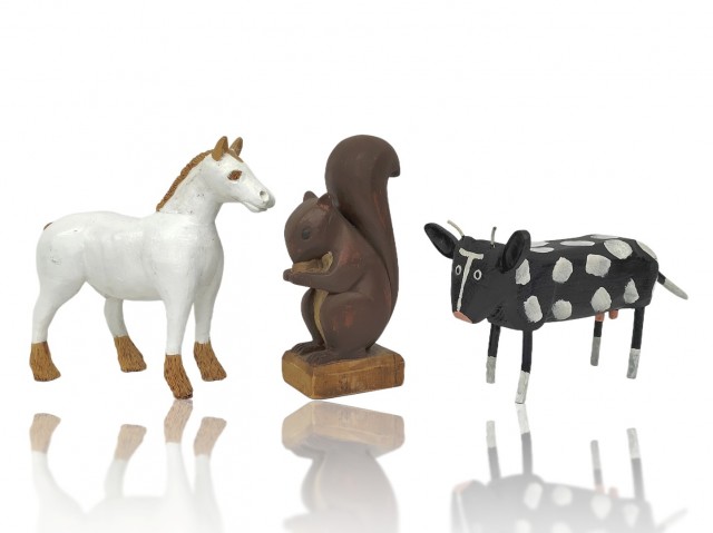 Sculptures art populaire, cheval, écureuil (vendu) et vache sculptés en ...